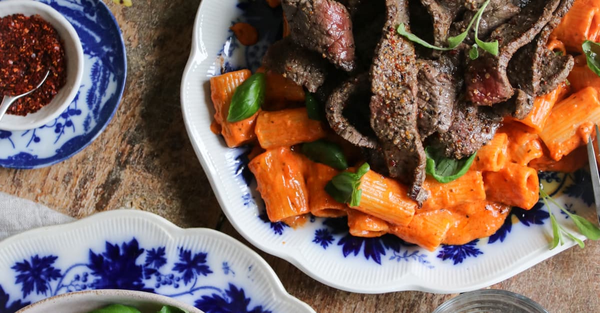 Vodkapasta med pepprig lövbiff