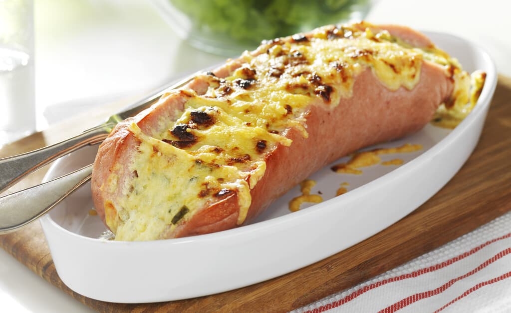 Falukorv i ugn med gurka och äpple