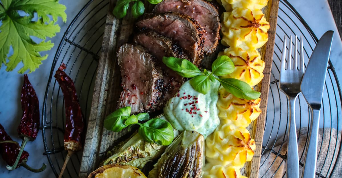 Pepparfilé på planka med parmesanmos - Scan