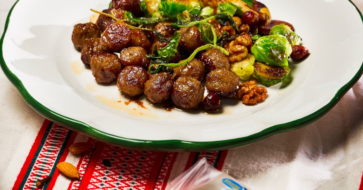 Glaserade köttbullar med brysselkål