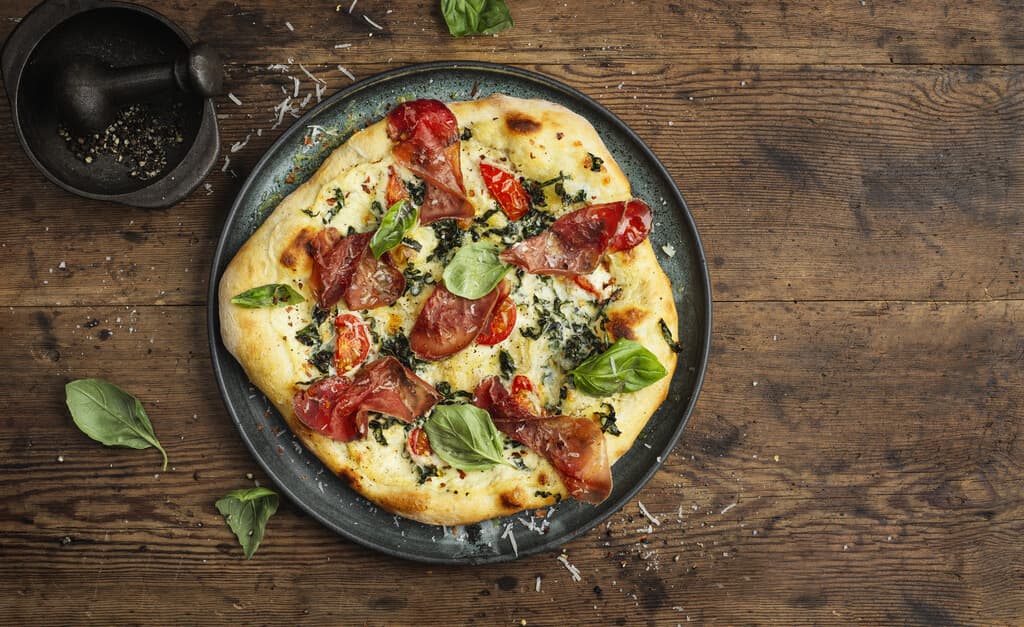 White Pizza med Bresaola och svartkål - Scan