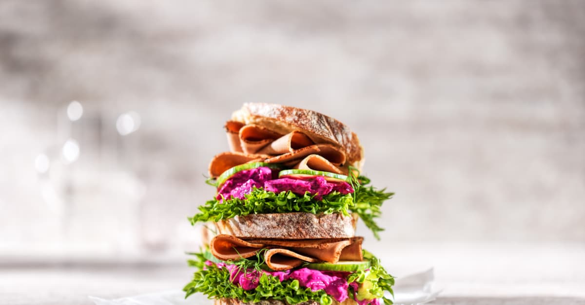 Köttbullemacka med rödbetssallad