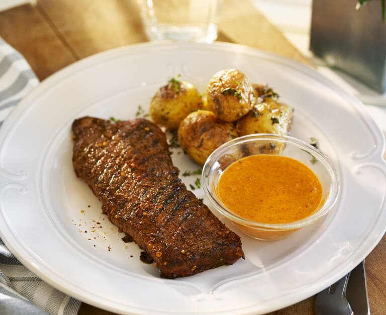 Cajungrillad rostbiff med mojo rojo och timjansrostad potatis - Scan